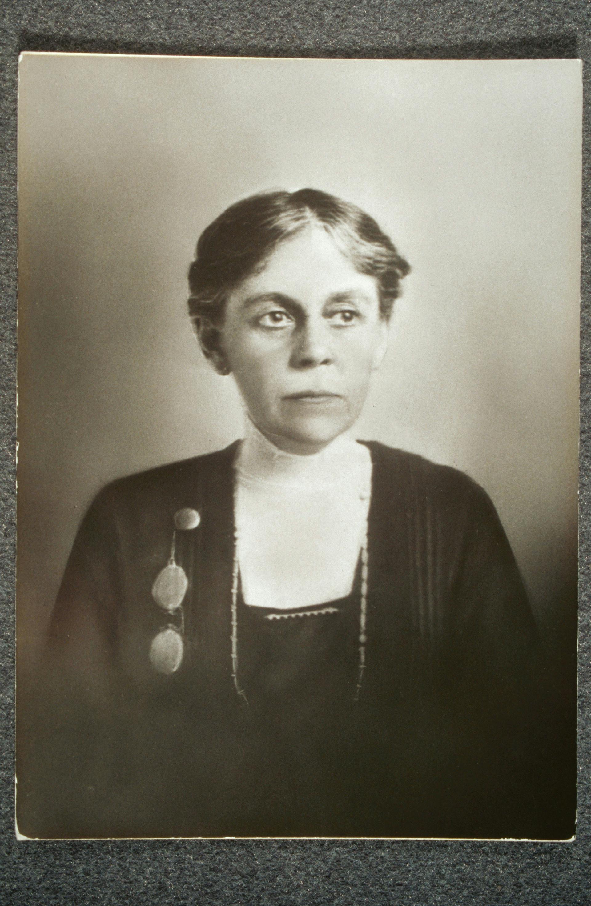 It’s Complicated: 375 Years of Women at Harvard | Radcliffe Institute ...